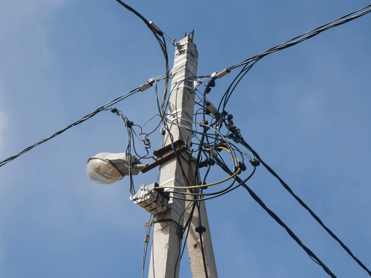 Cada cuánto se realizan los mantenimientos de los postes de luz