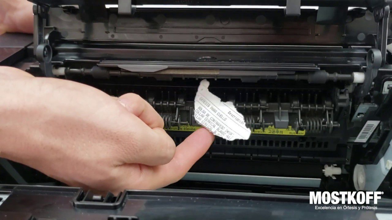 Cómo puedo quitar el papel atascado en mi impresora HP