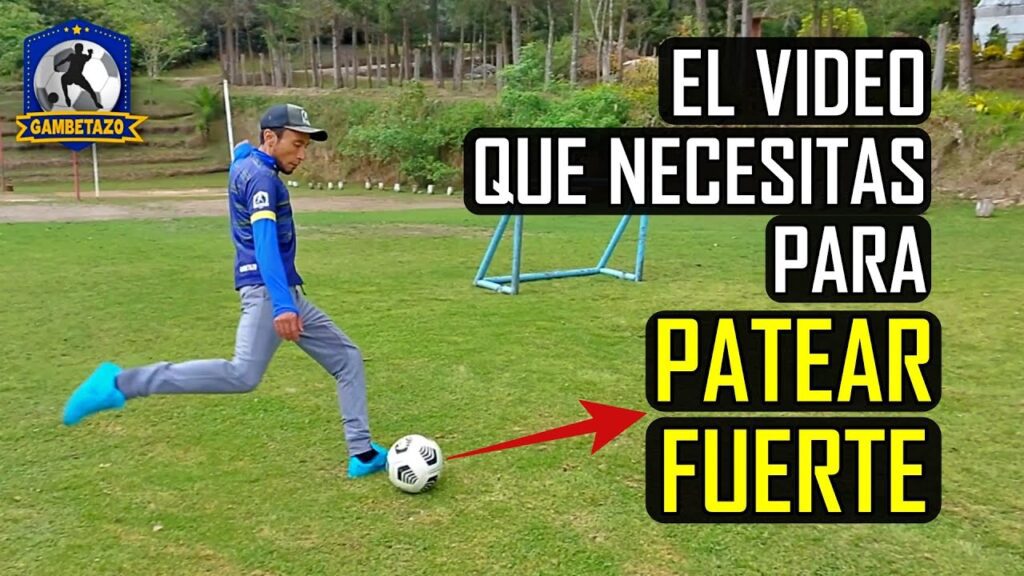 Cómo puedo realizar ejercicios para patear más alto en el fútbol