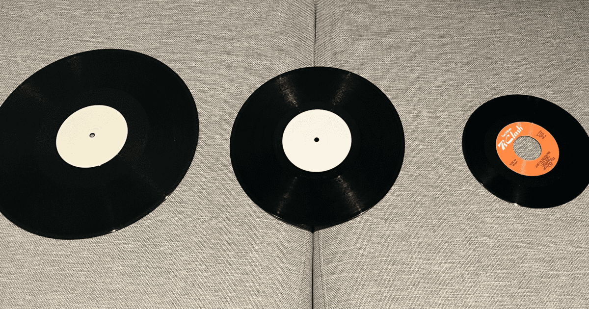 Cuánto mide un CD en centímetros y pulgadas