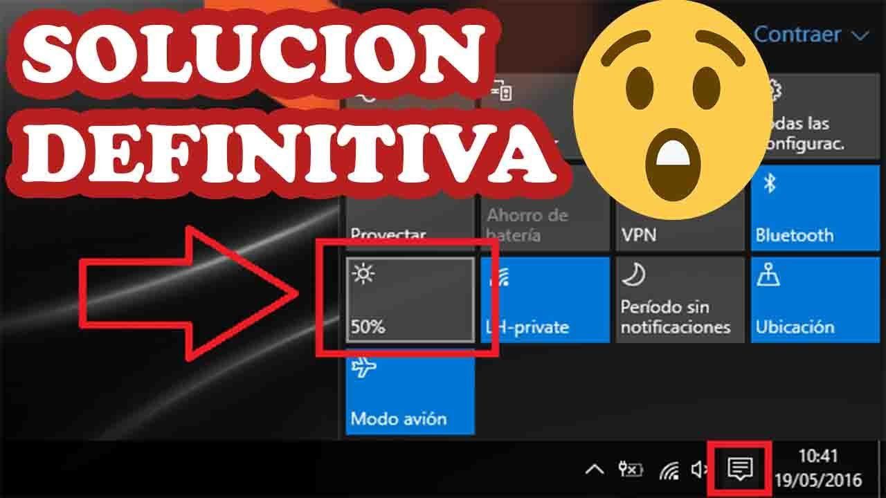 Qué tecla debo presionar para bajar el brillo de la pantalla