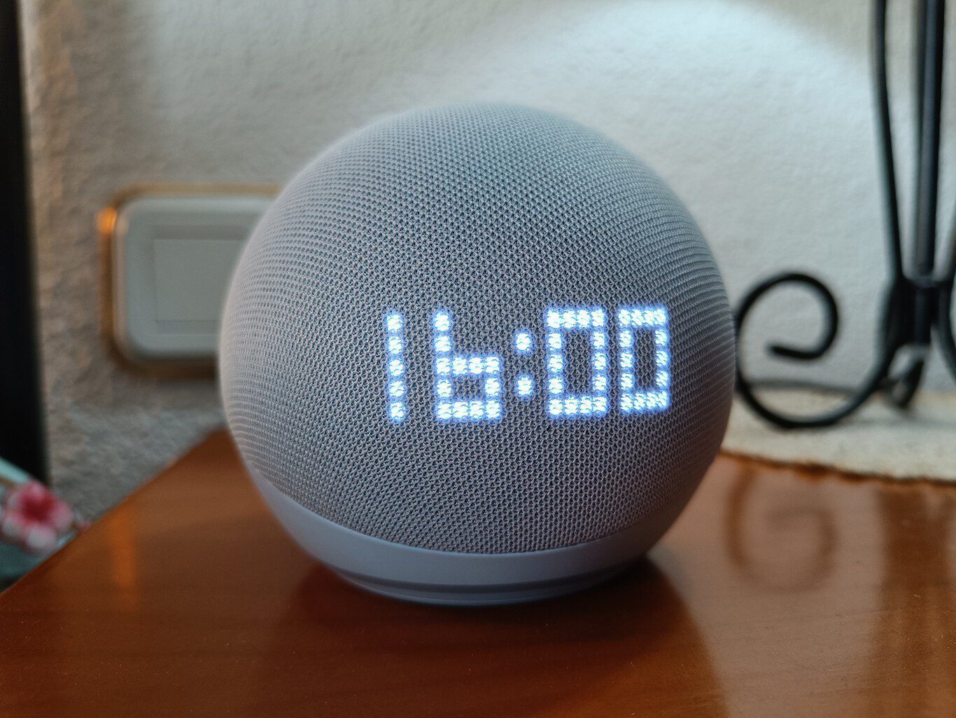 Qué ventajas ofrece el Echo Dot con pantalla frente al modelo estándar