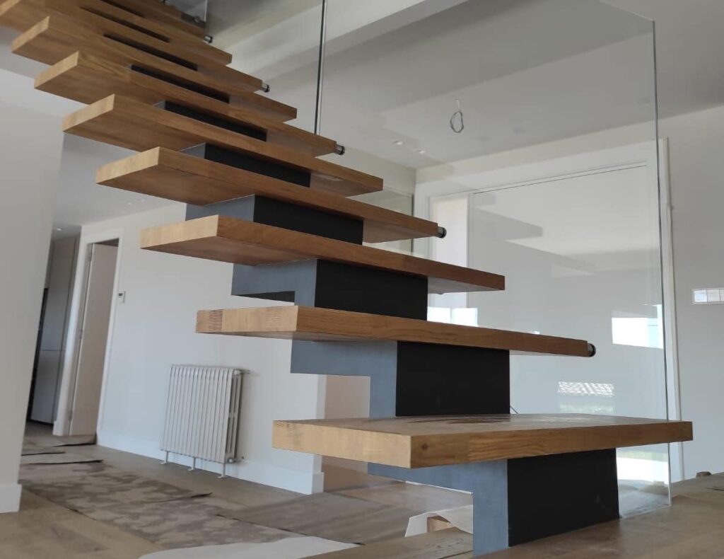 Qué ventajas ofrecen las escaleras con una viga central en su diseño