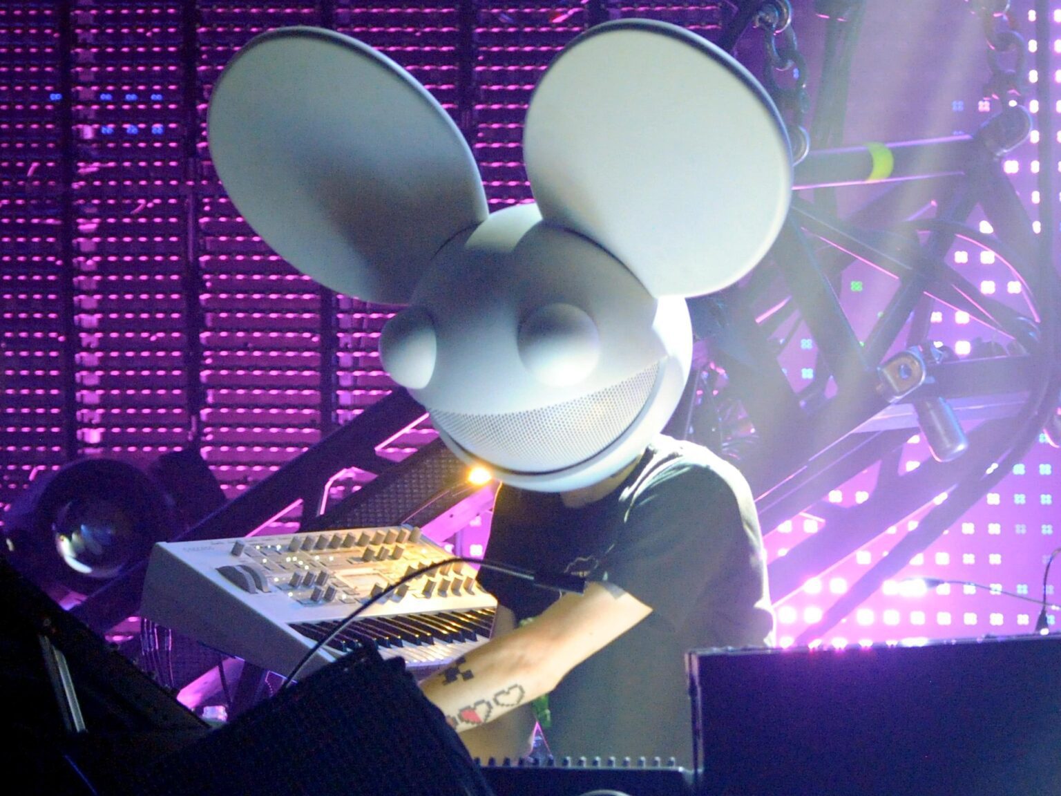 Quién es el DJ conocido como el ratón en la música electrónica